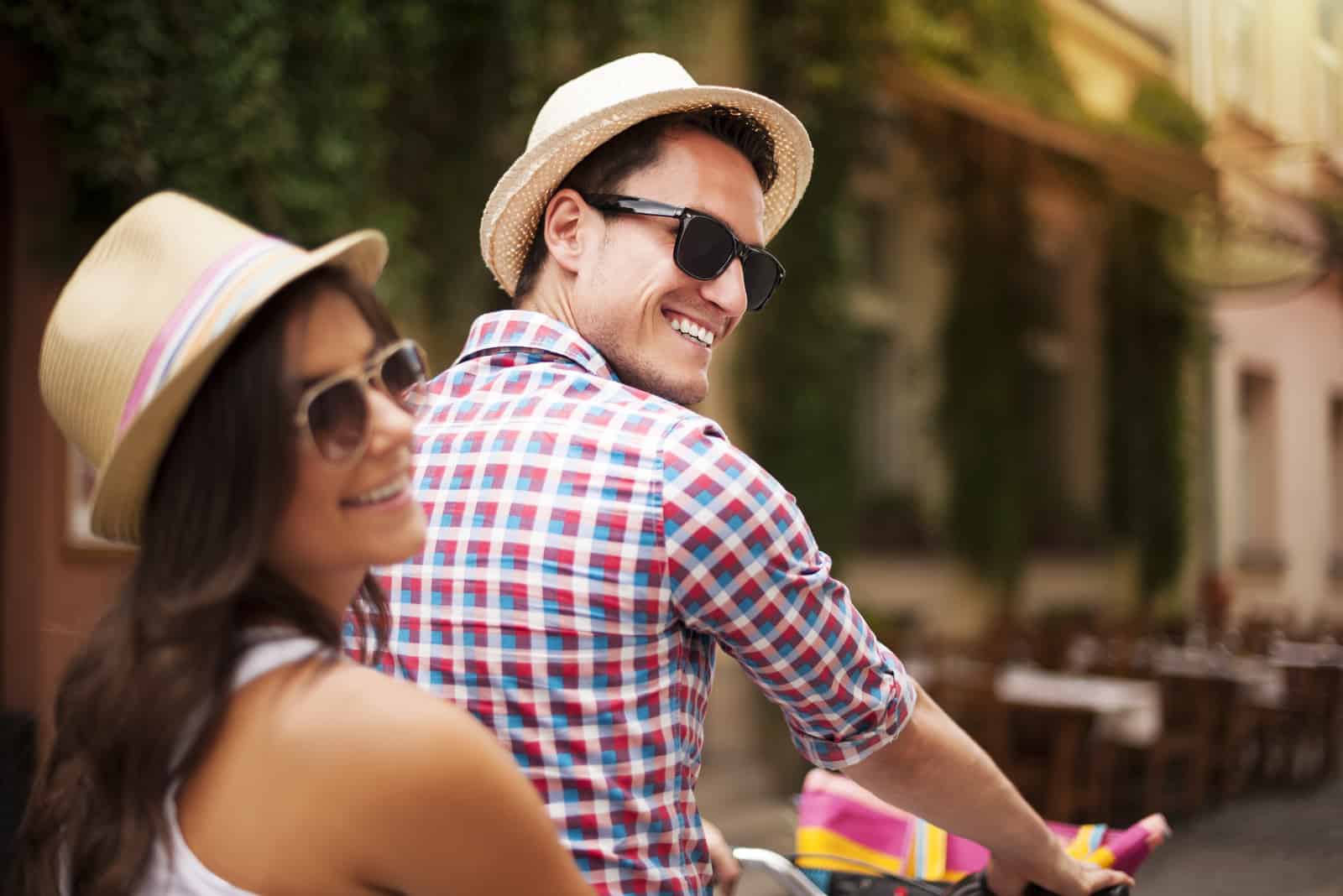 Was finden Frauen an Männern attraktiv? So landest du bei jeder!